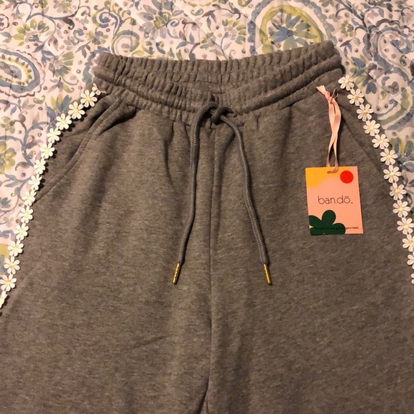ban.do | Pants & Jumpsuits | Bando Daisy Chain Cropped Sweatpants Xs ...